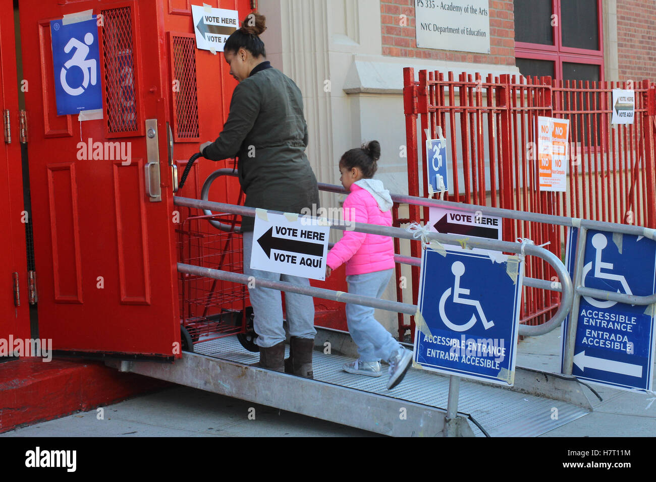 Going to the polls america hi-res stock photography and images - Alamy
