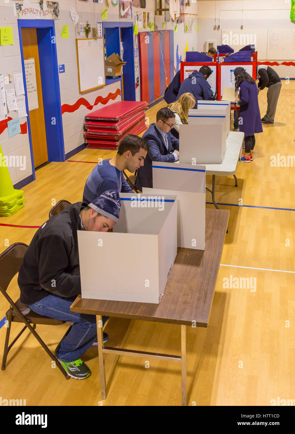 Voting booth usa 2016 hi-res stock photography and images - Alamy