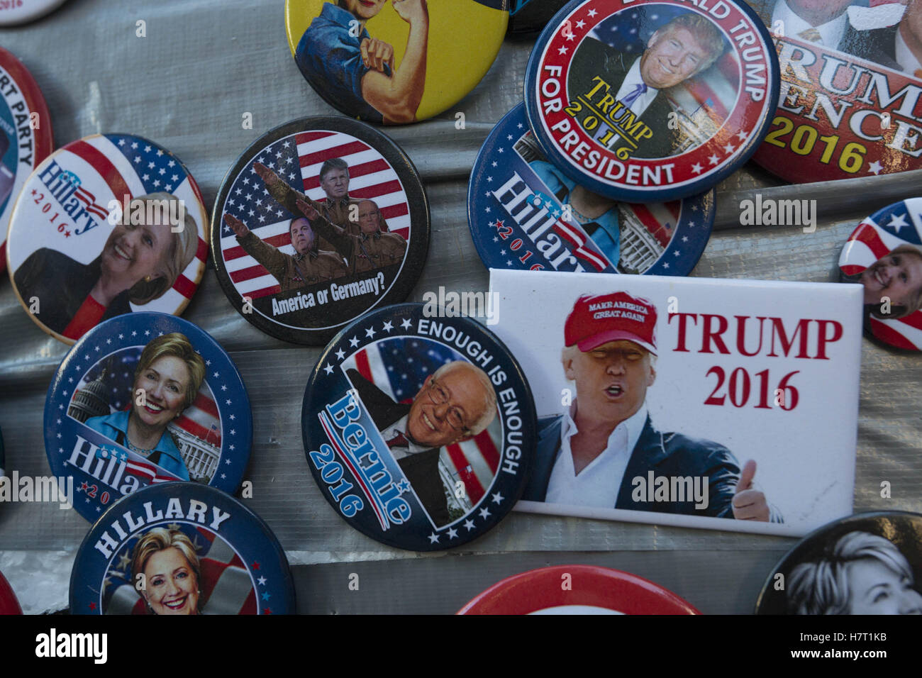 Campaign buttons for sale hi-res stock photography and images - Alamy