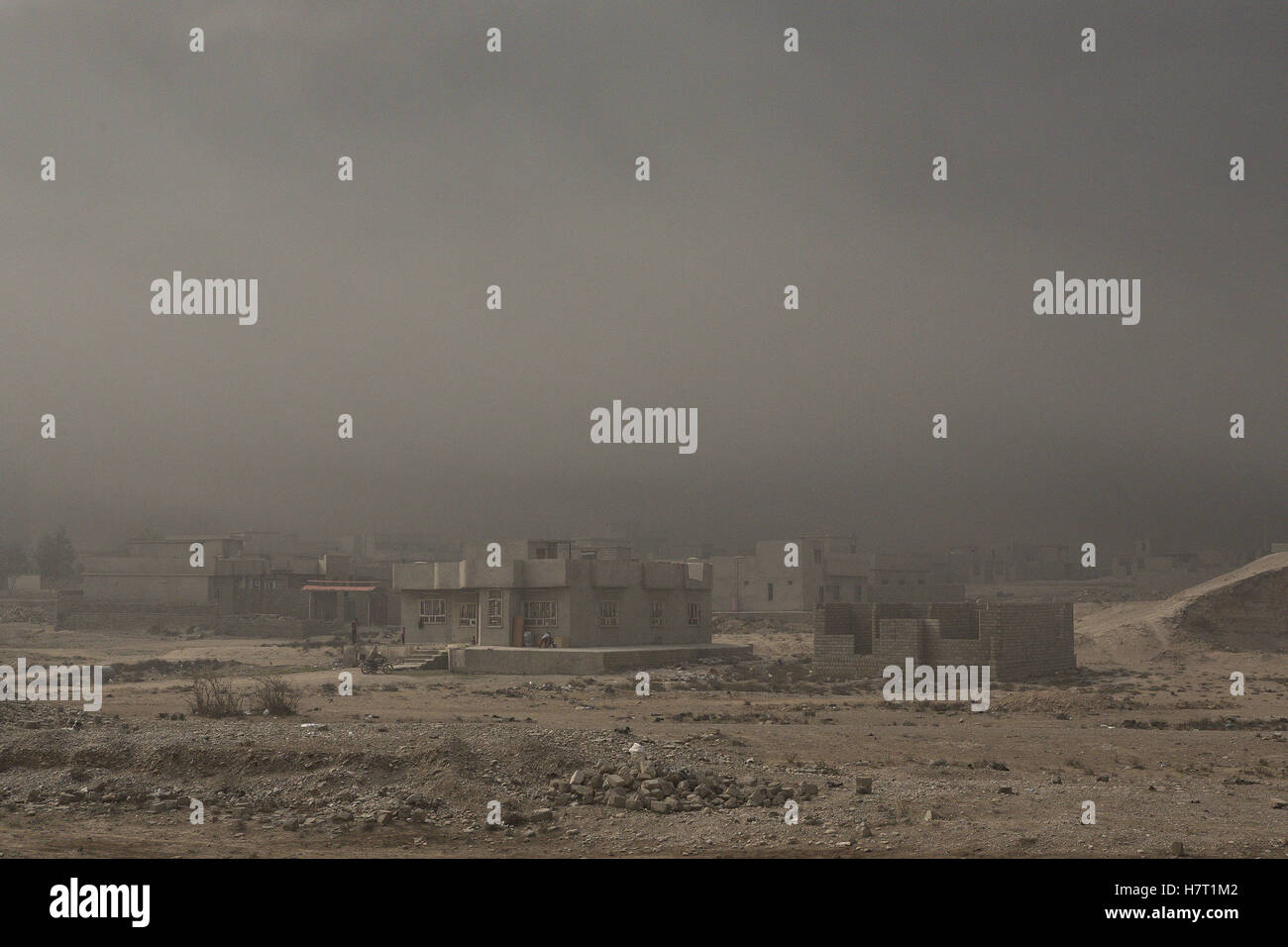 Qayyarah, Niniveh, Iraq. 8th Nov, 2016. 08/11/2016. Qayyarah, Iraq. A ...