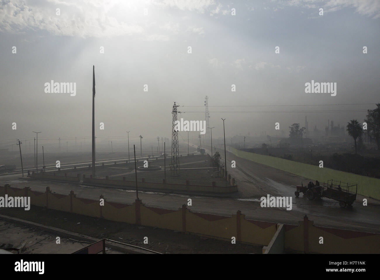 Qayyarah, Niniveh, Iraq. 8th Nov, 2016. 08/11/2016. Qayyarah, Iraq ...