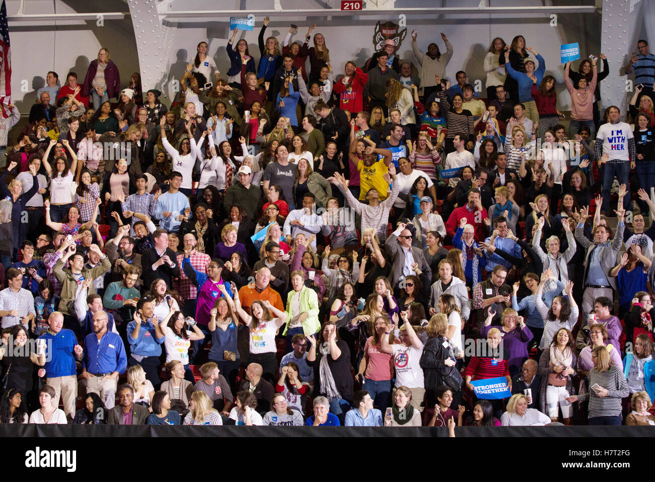 Raleigh, USA. 07th Nov, 2016. Presidential Canditae Hillary Clinton ...