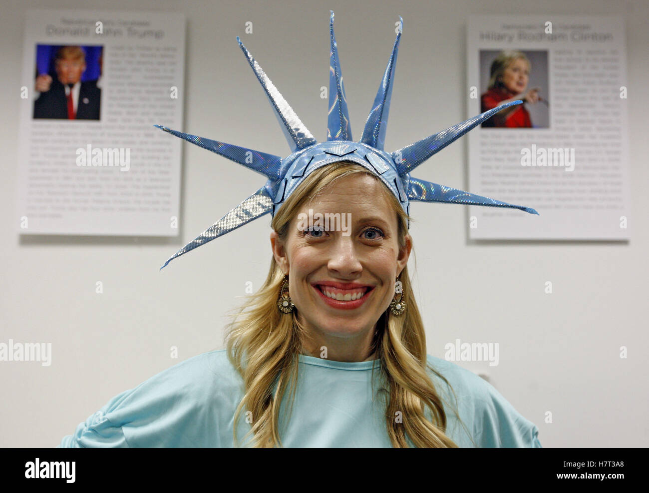Hillary clinton costume hi-res stock photography and images - Alamy