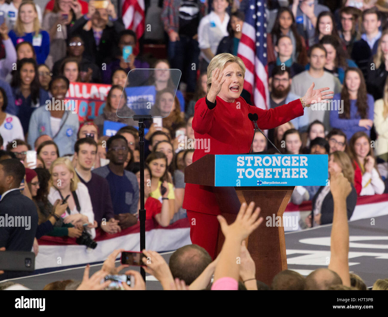 Raleigh, USA. 07th Nov, 2016. Presidential Candidate Hillary Clinton ...