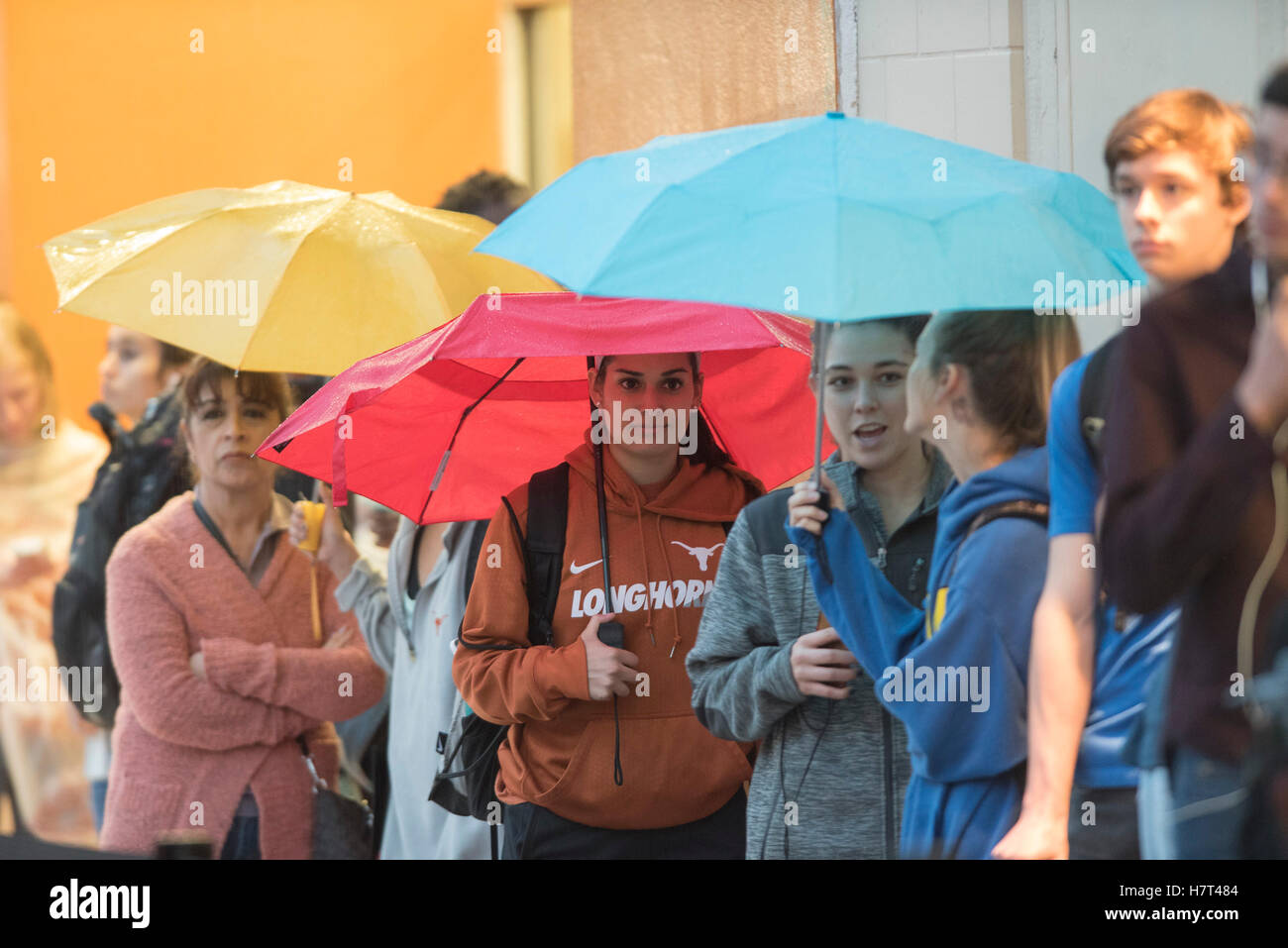 Queue students campus hi-res stock photography and images - Alamy