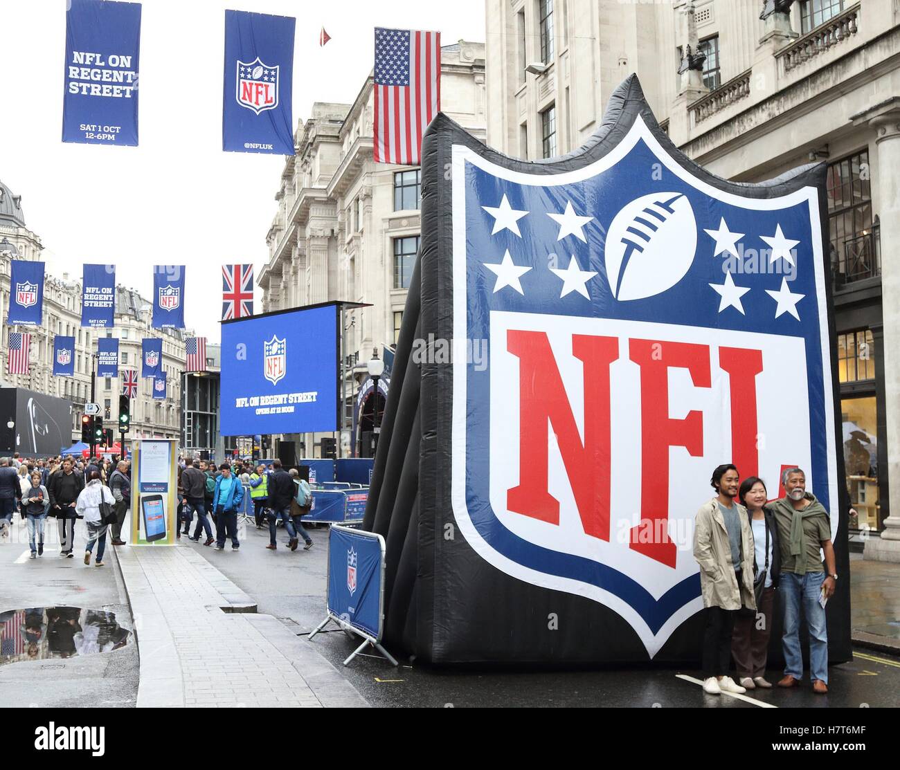 London, UK. 011016. Atmosphere. NFL on Regent Street - the length of ...