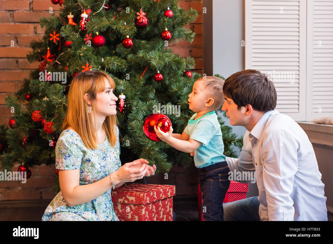 Christmas Family with child. Happy Smiling Parents and Children at Home ...