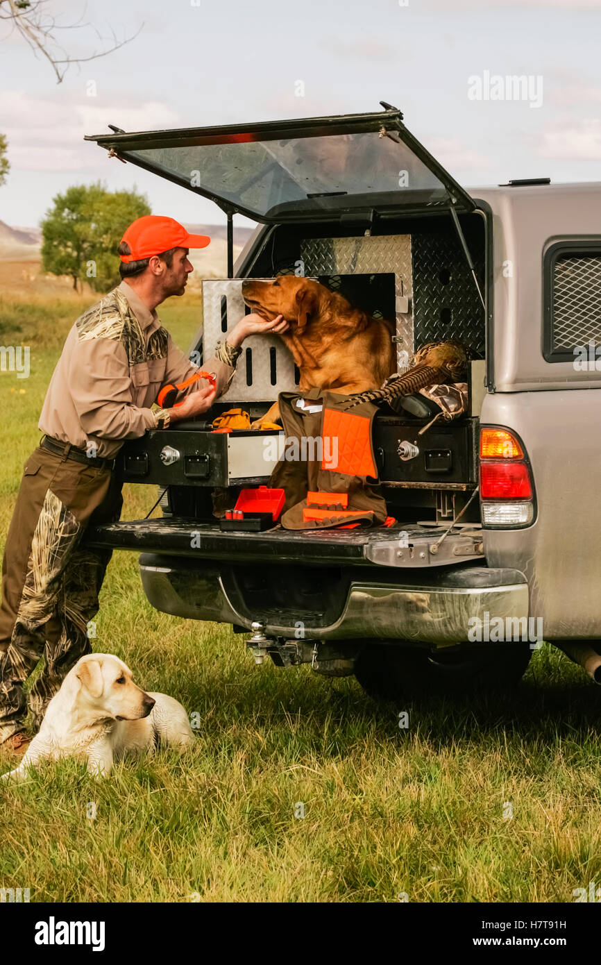 Upland Bird Hunters With Dog On Tailgate Stock Photo - Alamy