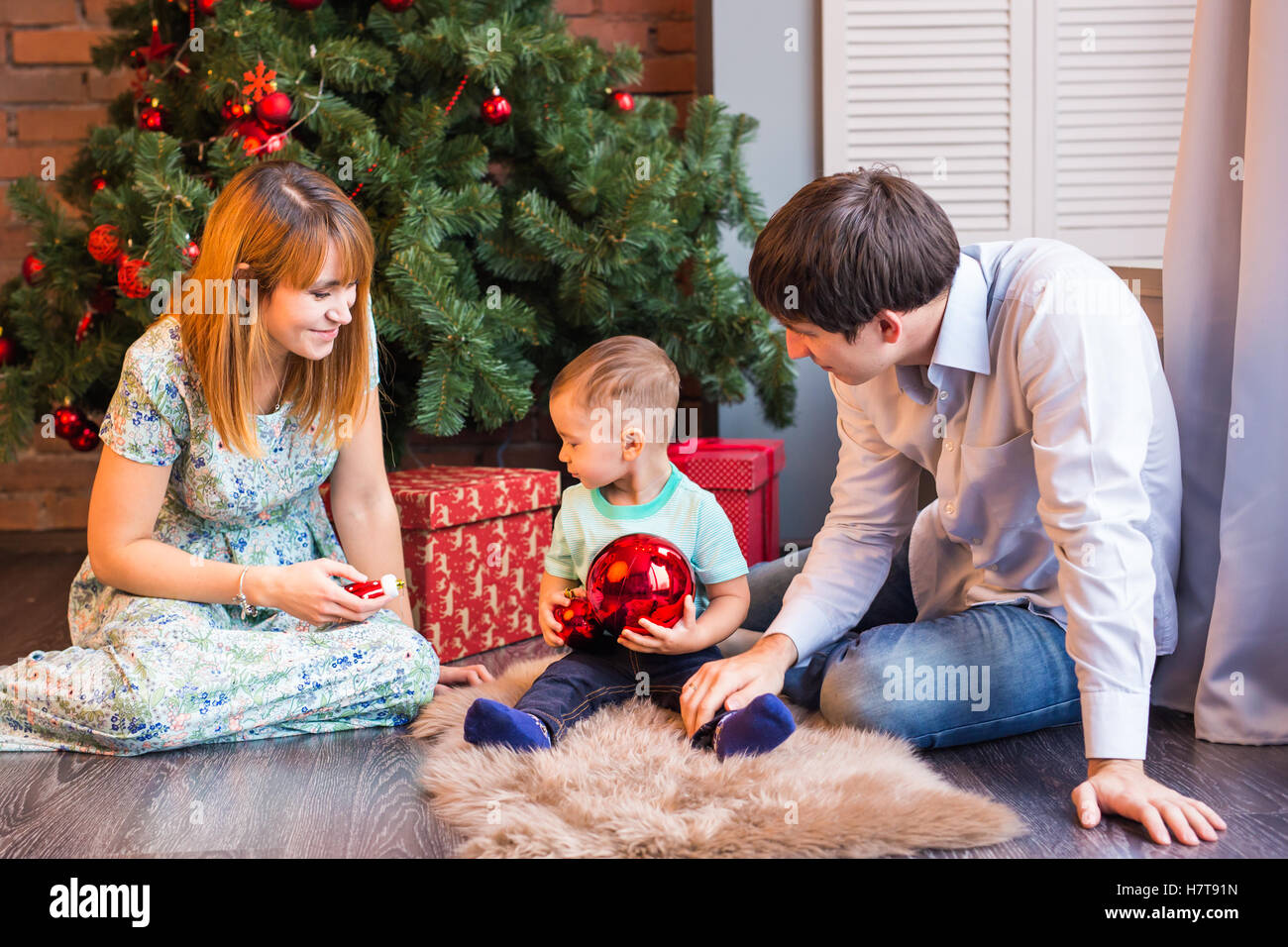 Christmas Family with child. Happy Smiling Parents and Children at Home ...