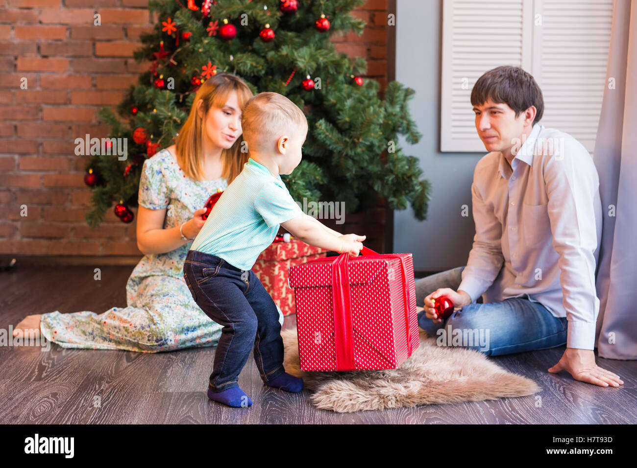 Christmas Family with child. Happy Smiling Parents and Children at Home ...