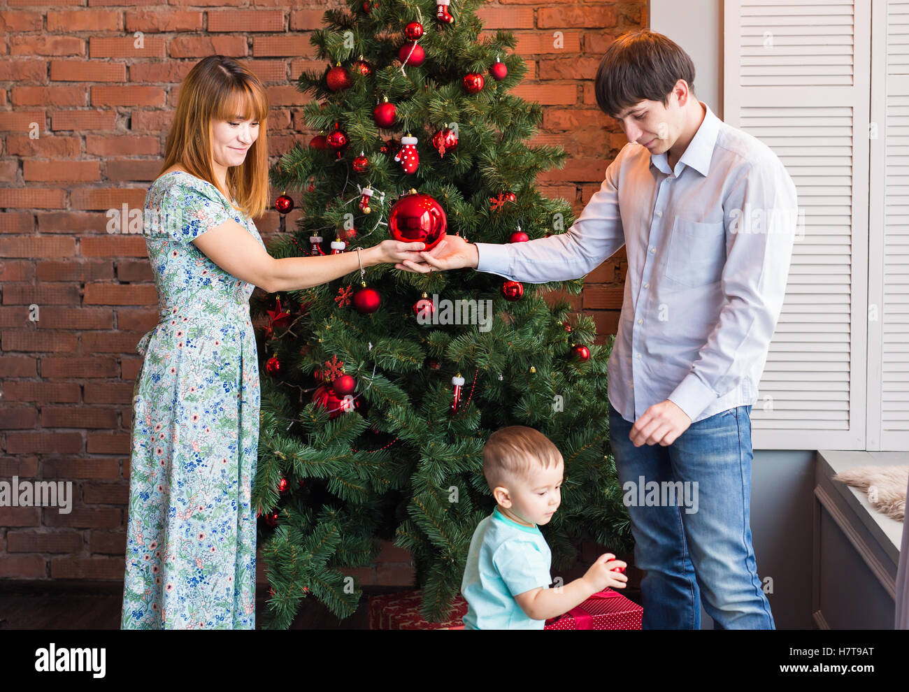 Christmas Family with child. Happy Smiling Parents and Children at Home ...