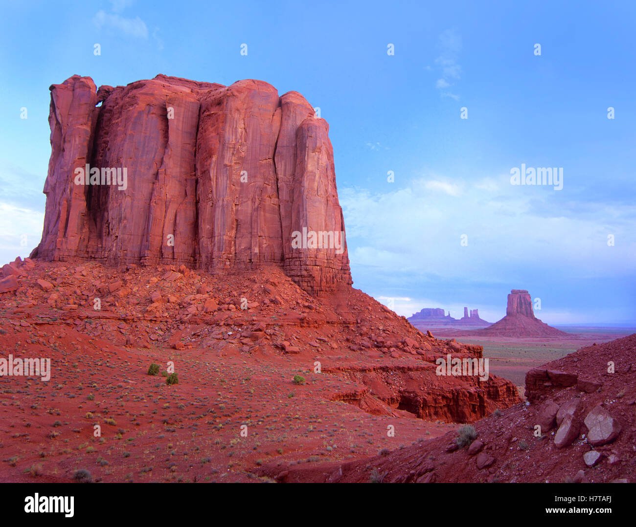 Elephant Butte from North Window viewpoint, Monument Valley, Arizona ...