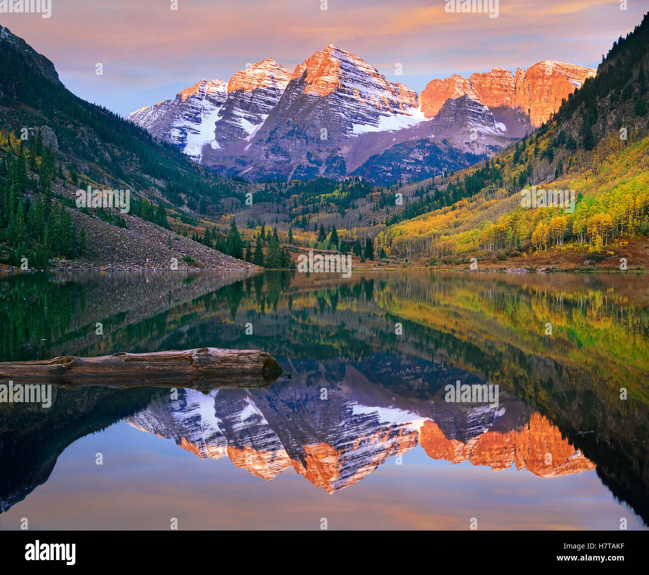 Maroon Bells peaks reflected in Maroon Lake, Snowmass Wilderness ...