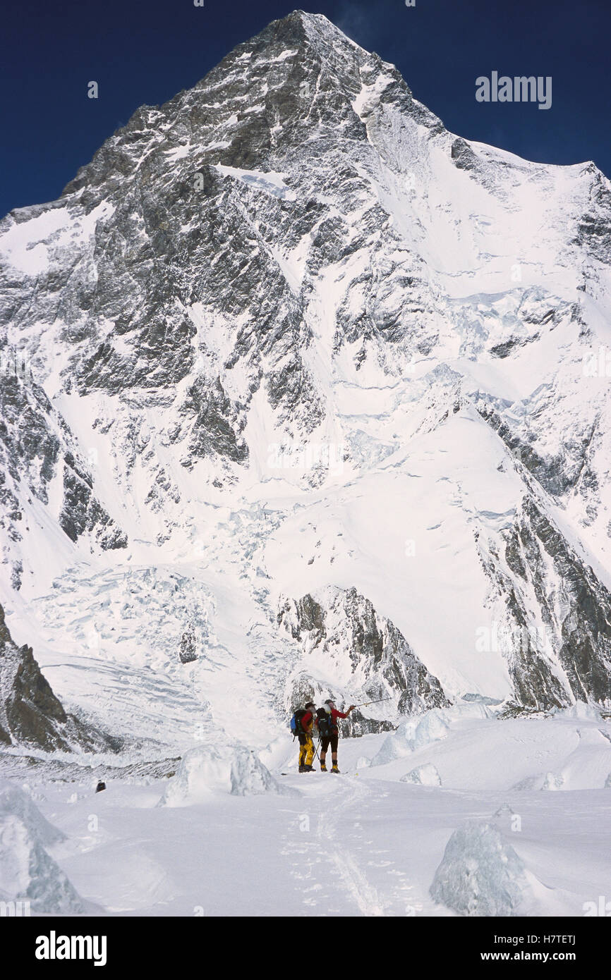Skiers under K2, second highest peak in the world, Godwin Austen ...