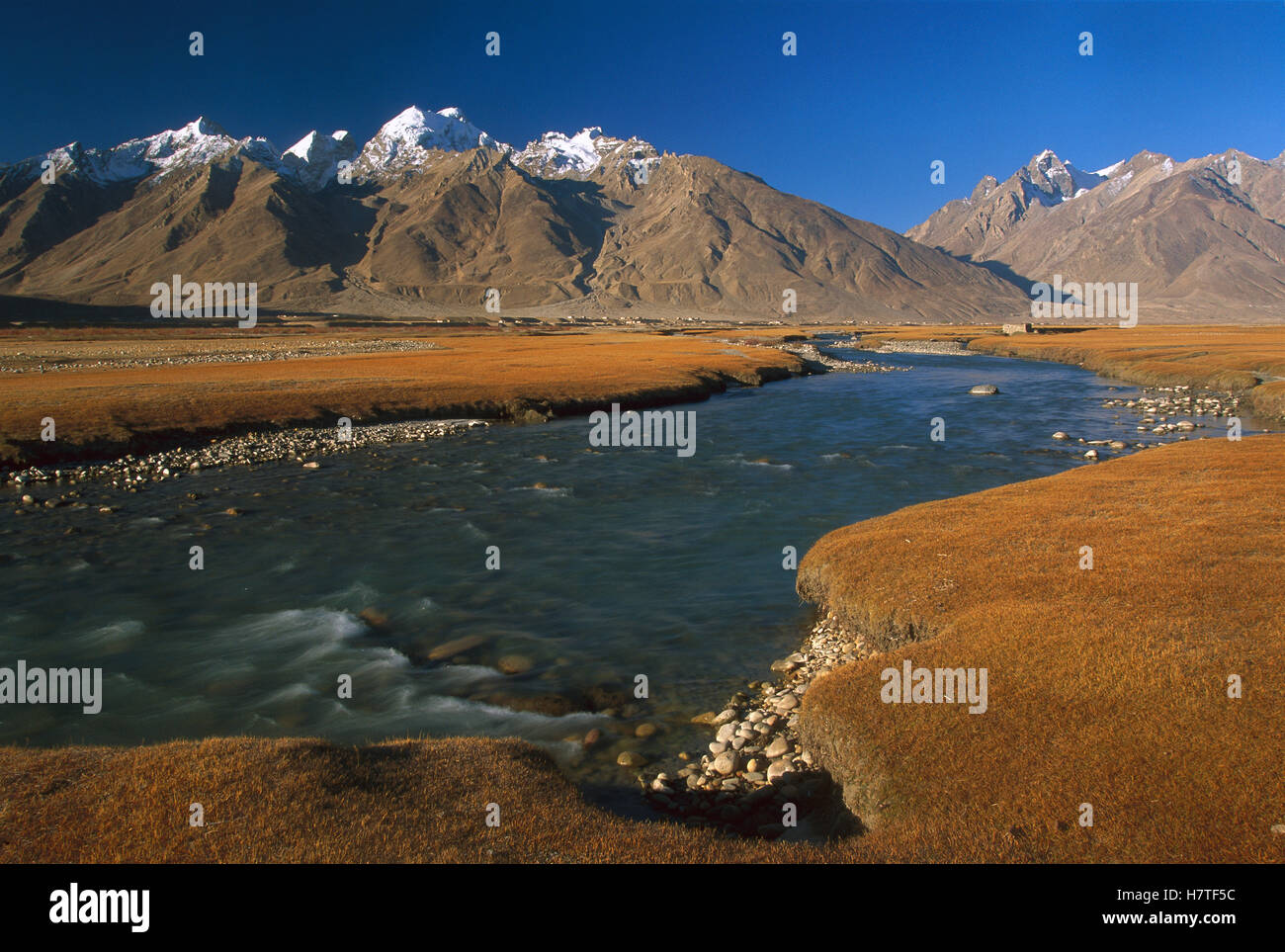 Zanskar River, Padum Village behind Kingdom of Zanskar, northwest India ...