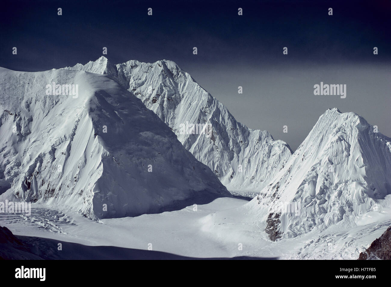 Mount Everest west ridge, Tibet Stock Photo - Alamy