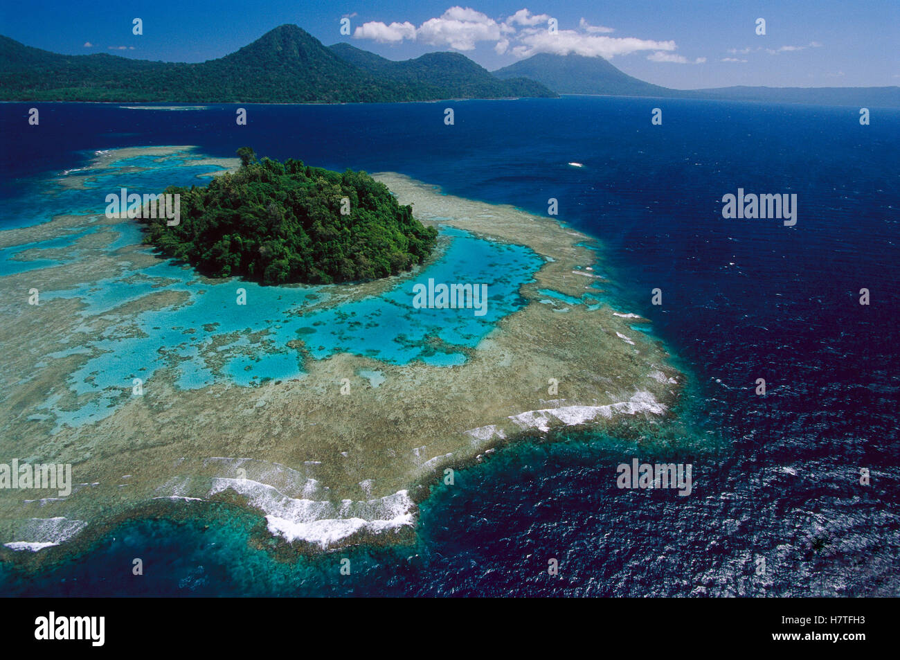 Coral reefs and islands, Kimbe Bay, West New Britain Island, Papua New ...