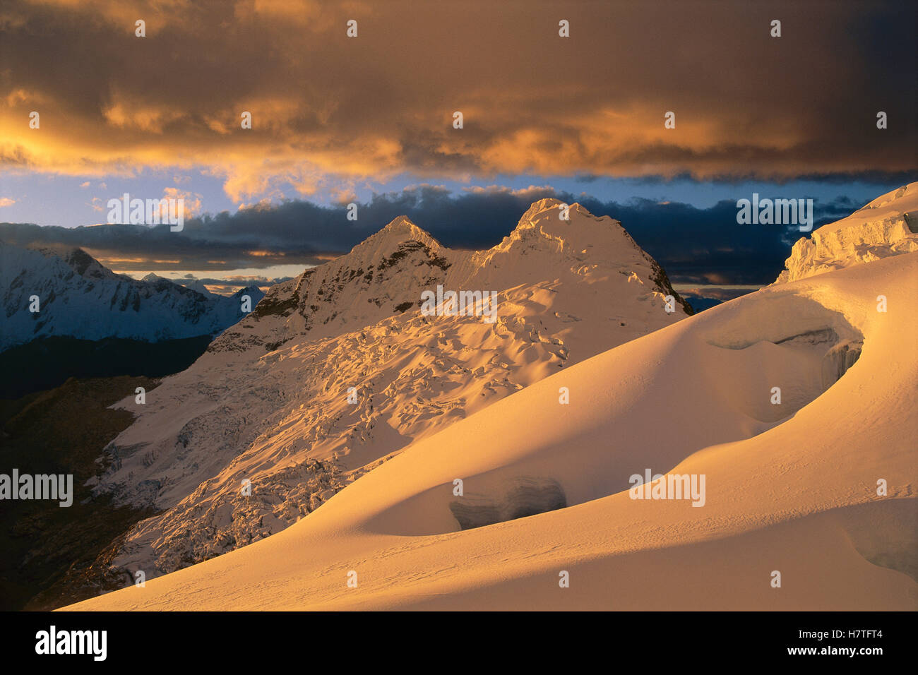 Sunset on Chinchey Massif, Cordillera Blanca, Peru Stock Photo - Alamy