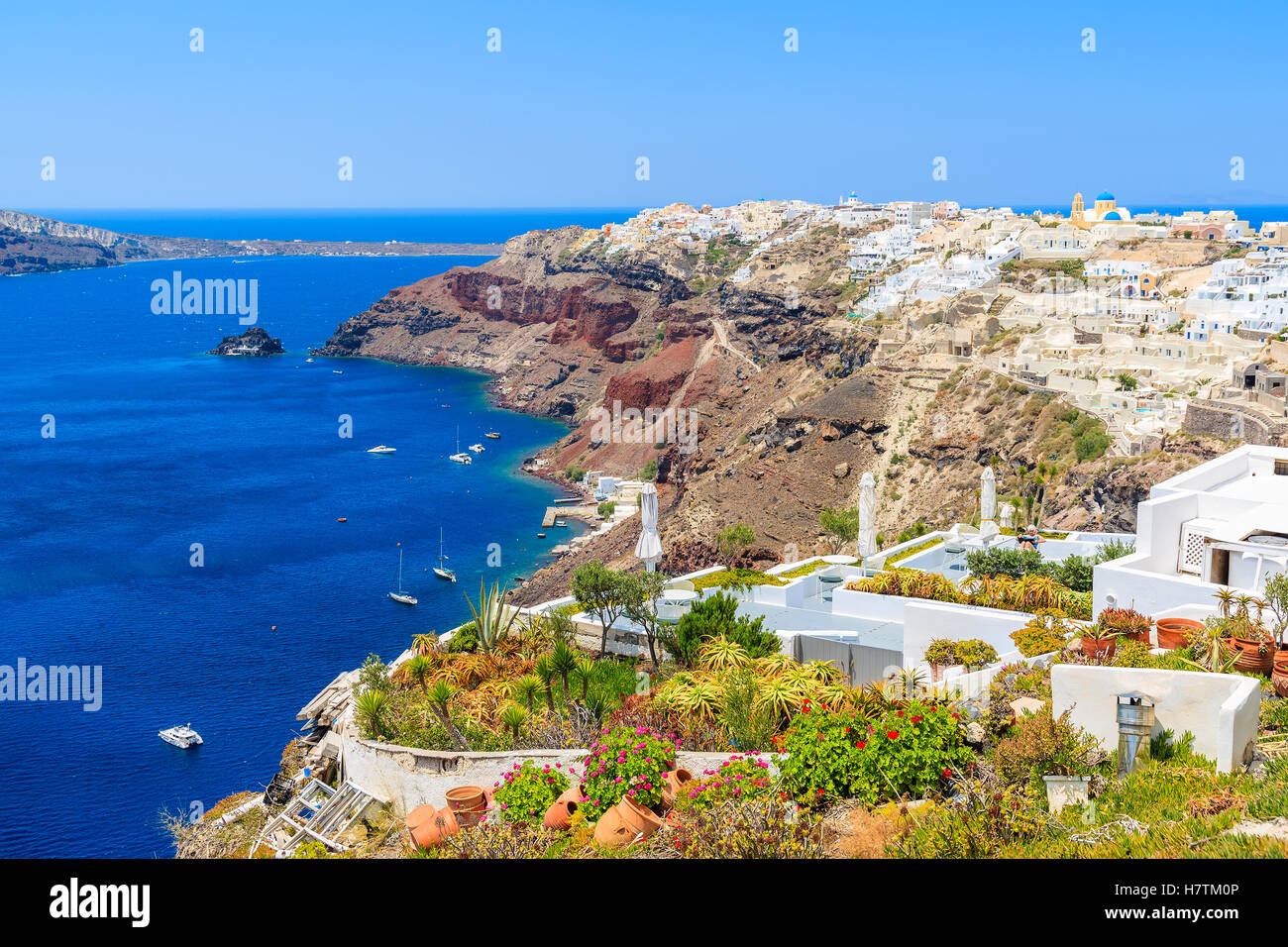 Oia cliff top village hi-res stock photography and images - Alamy