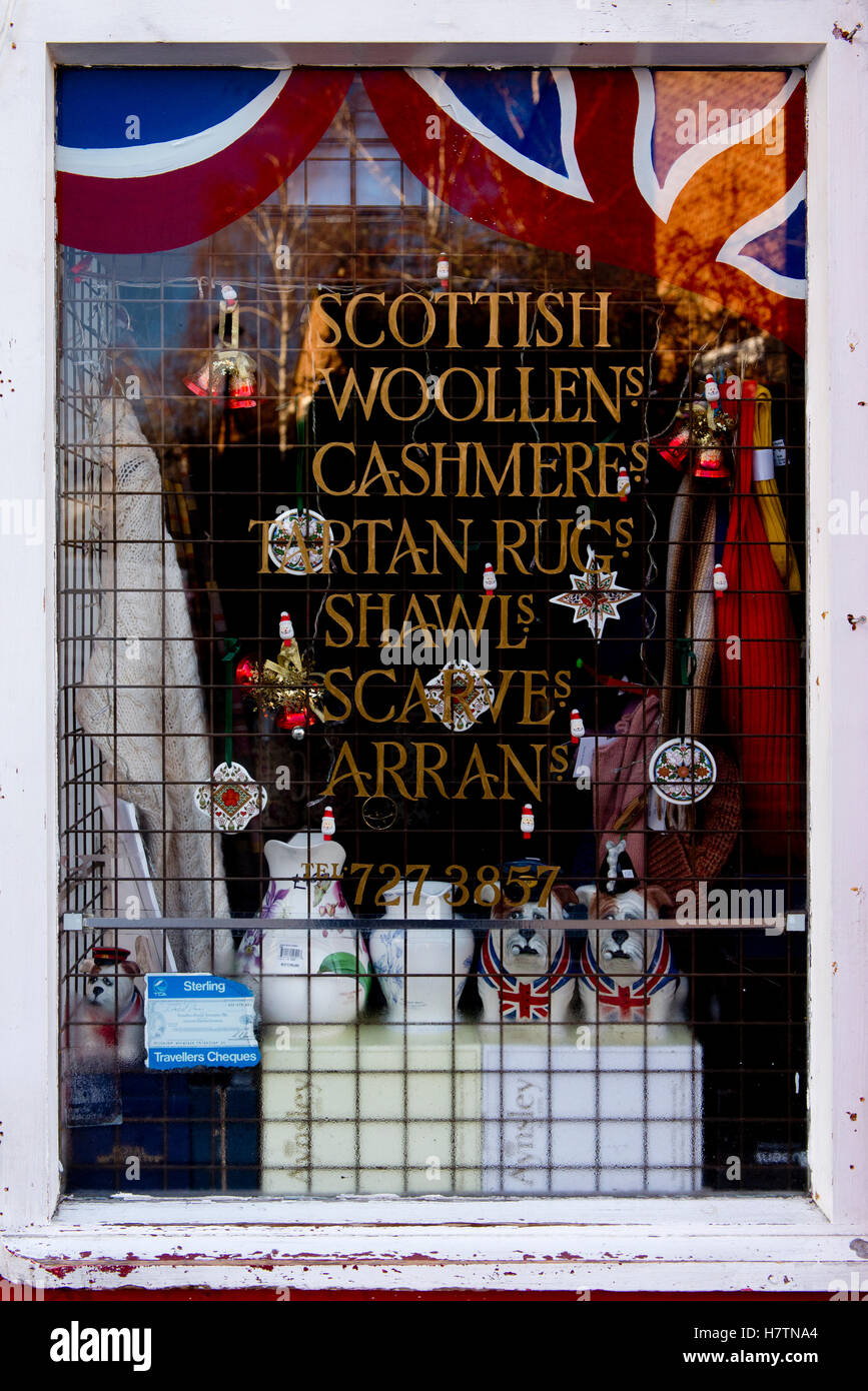 Shop window displays hi-res stock photography and images - Alamy