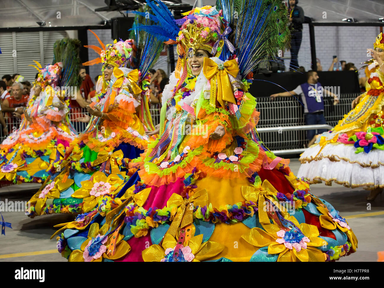 Brazil dancing hi-res stock photography and images - Alamy