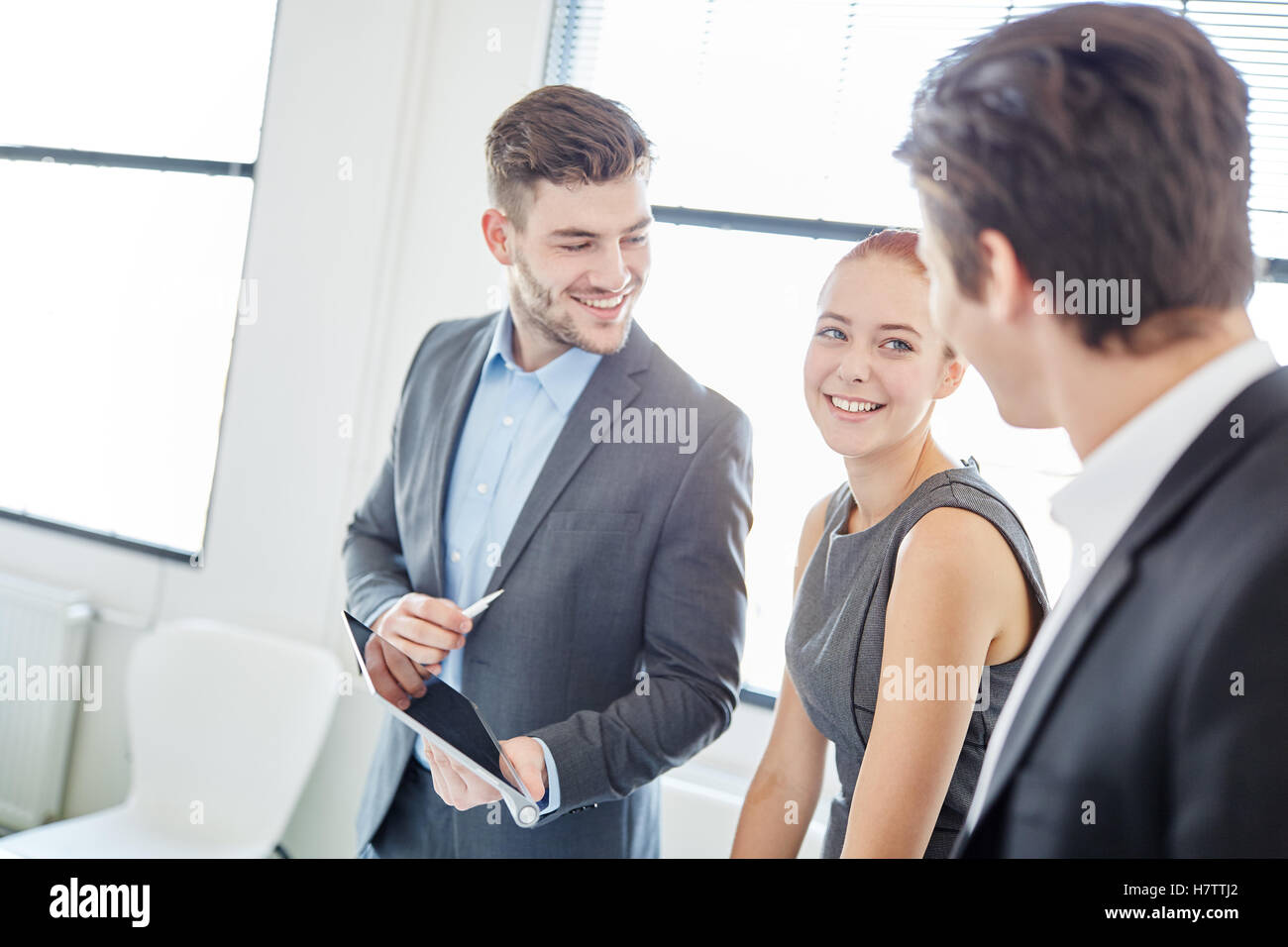 Advice, business, computer hi-res stock photography and images - Alamy