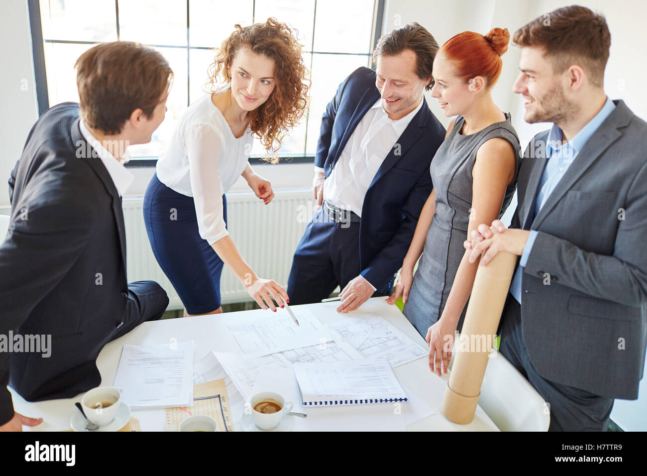 Consulting meeting hi-res stock photography and images - Alamy