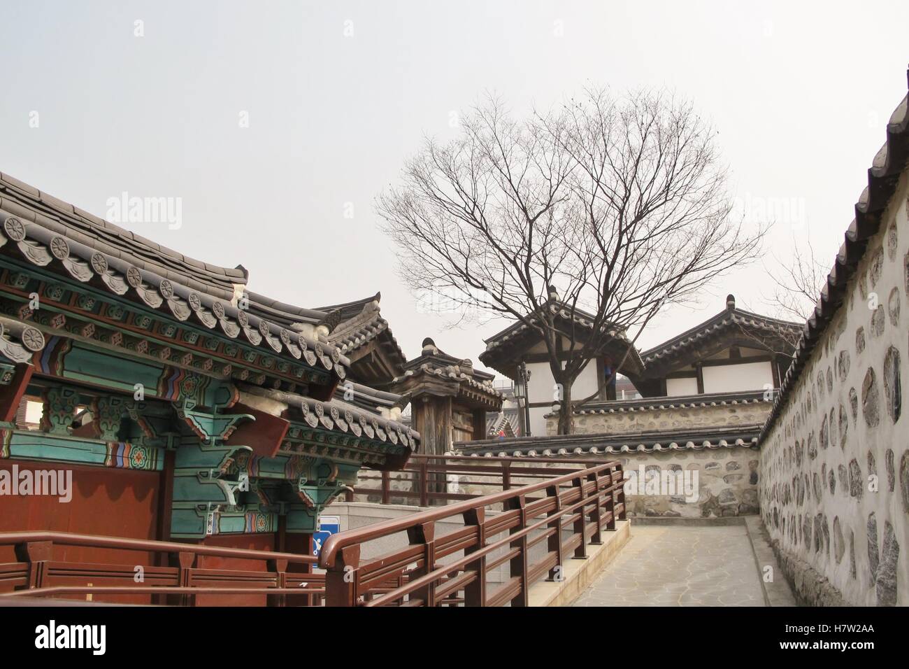 Hanok hi-res stock photography and images - Alamy