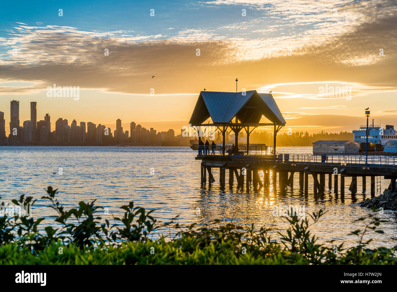 Vancouver skyline and pier at Waterfront Park, N. Vancouver, British ...