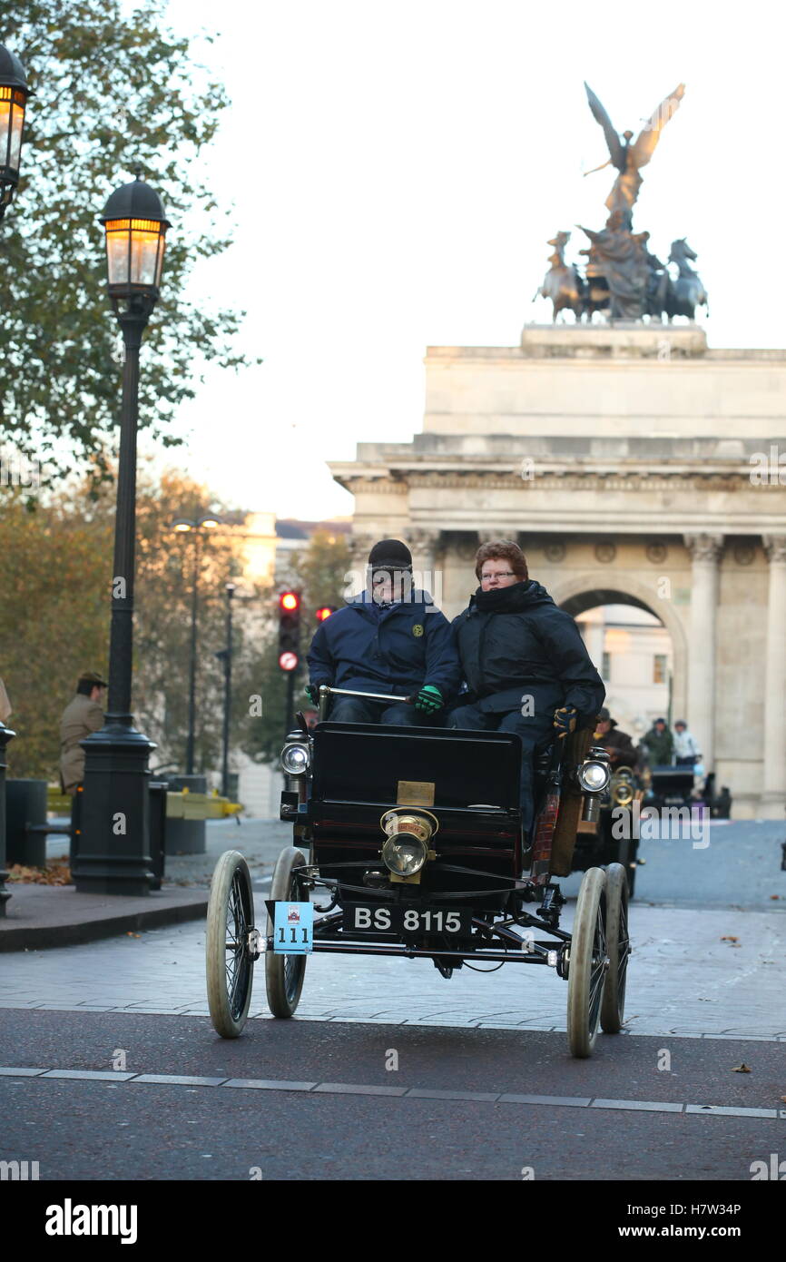 111 VCR111 Mr Stephen J Curry Ms Alyssa Curry 1902 Locomobile (steam ...