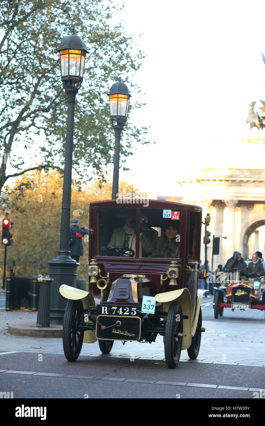 Car alan hi-res stock photography and images - Alamy