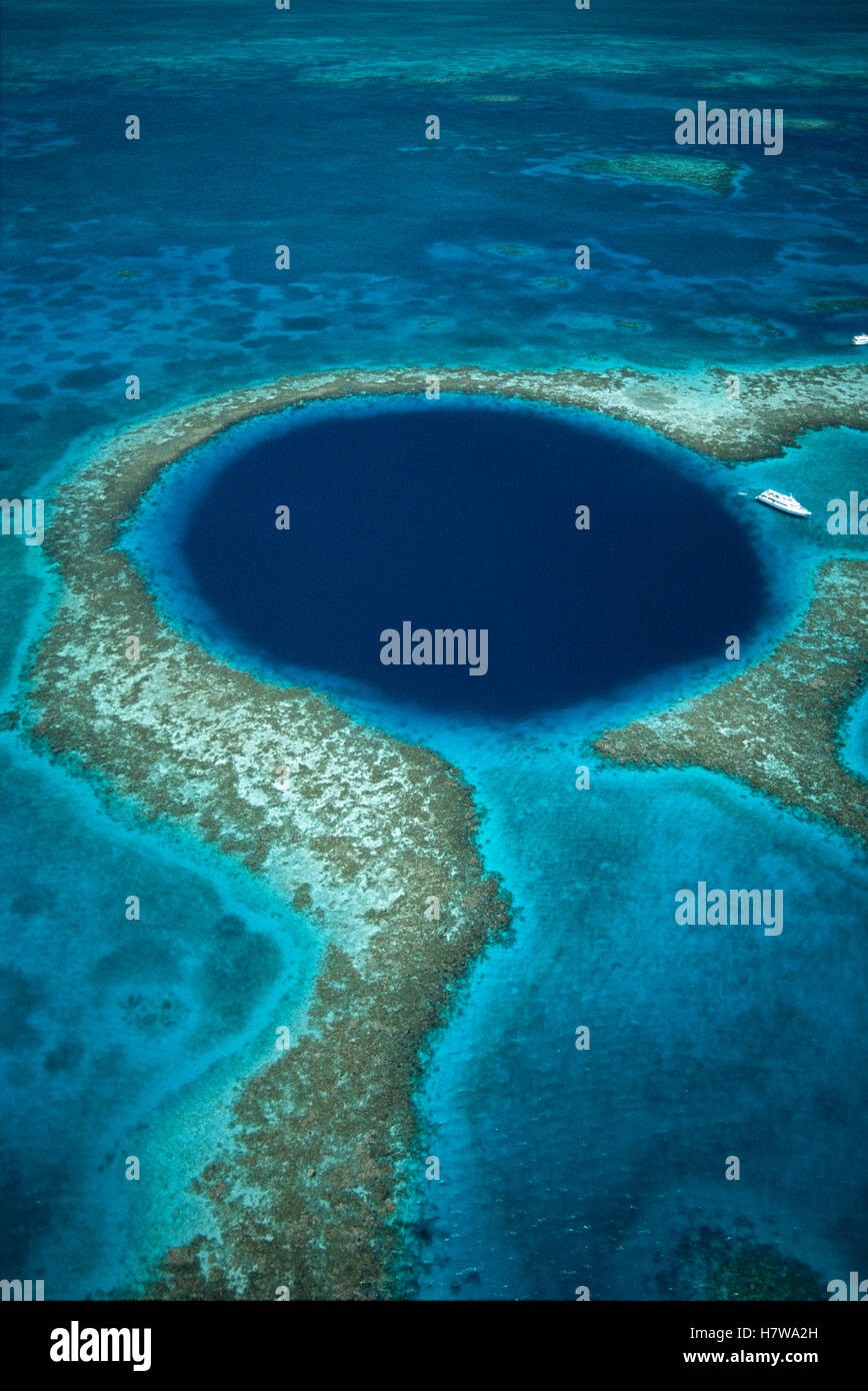 The Blue Hole, largest underwater sinkhole and popular diving site ...