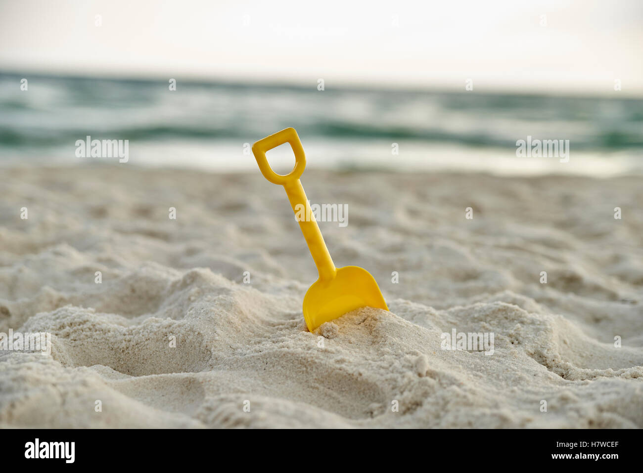 shovel stuck in sand Stock Photo - Alamy