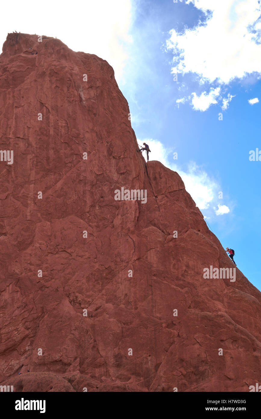 Team mountain climbing hi-res stock photography and images - Alamy