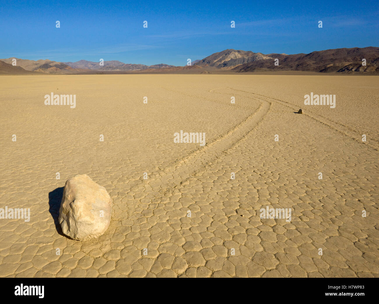 Racetrack Playa with mysterious 'sailing stones', Death Valley National ...