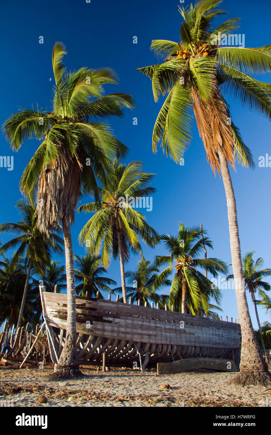 Shipyard on the beach, Belo sur Mer, Madagascar Stock Photo - Alamy