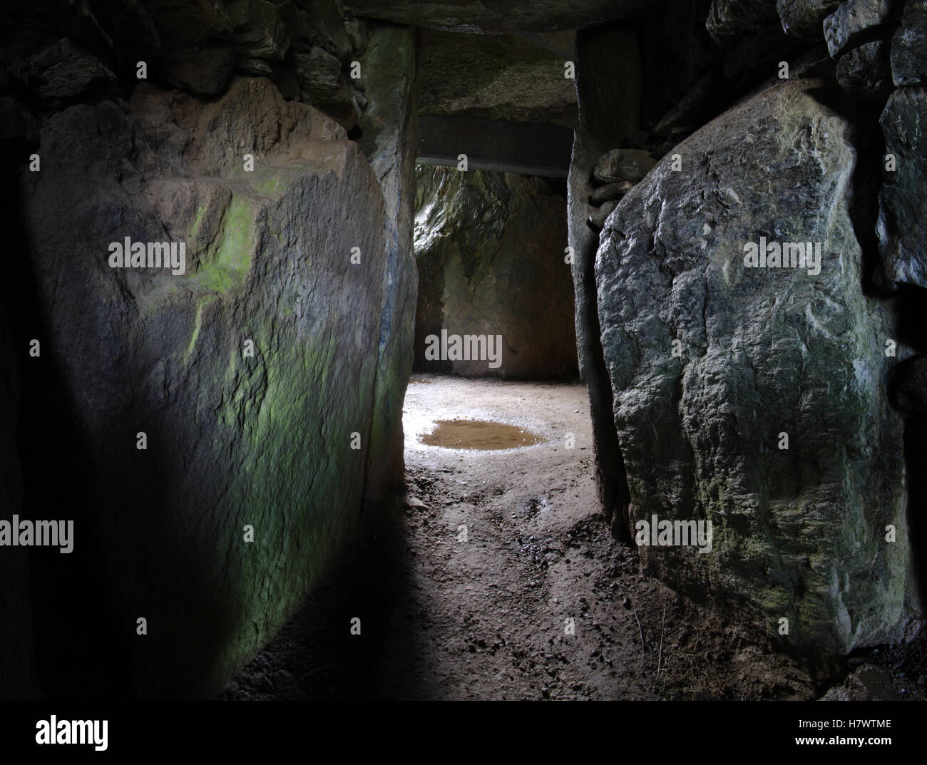 Bryn Celli Ddu, Burial Chamber, Anglesey, North Wales Stock Photo - Alamy