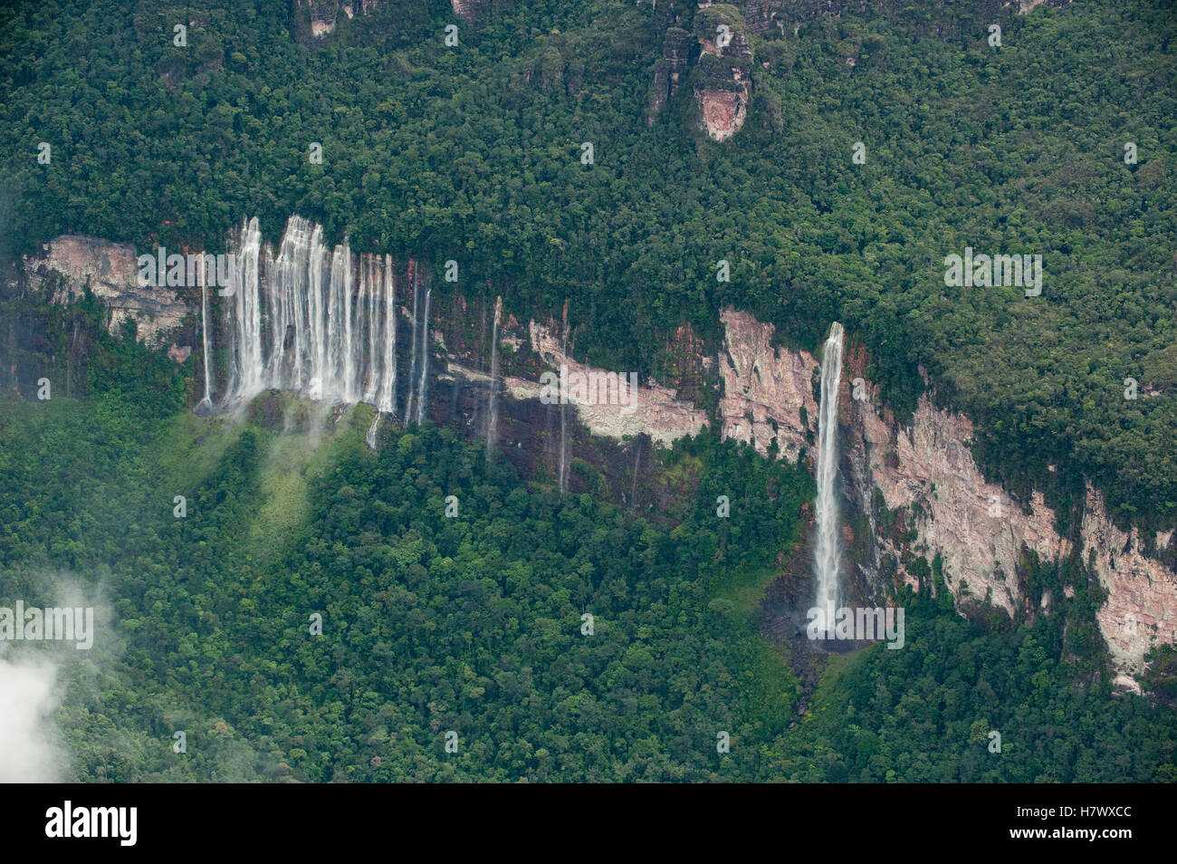 Waterfalls flowing over tepui cliffs, Auyan Tepui, Venezuela Stock ...