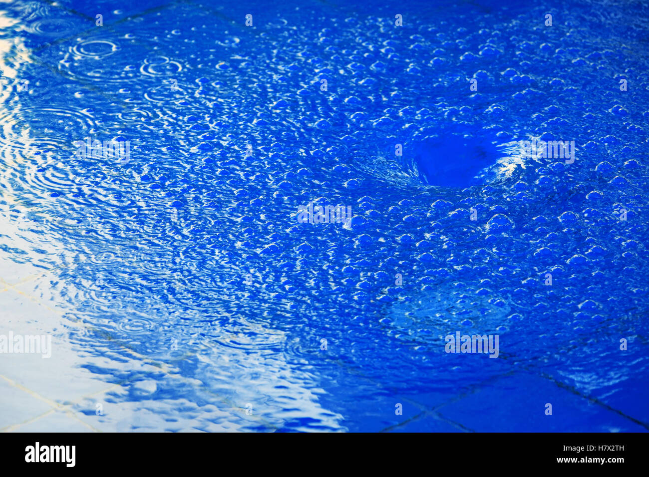 a whirlpool with bubbles in the pool Stock Photo - Alamy
