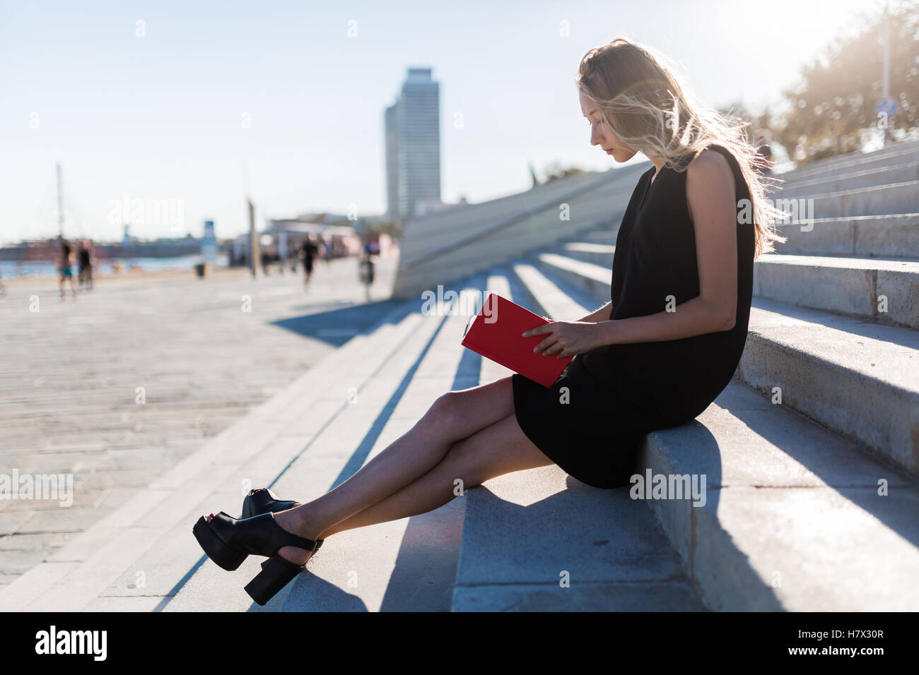 Woman sitting on steps hi-res stock photography and images - Alamy