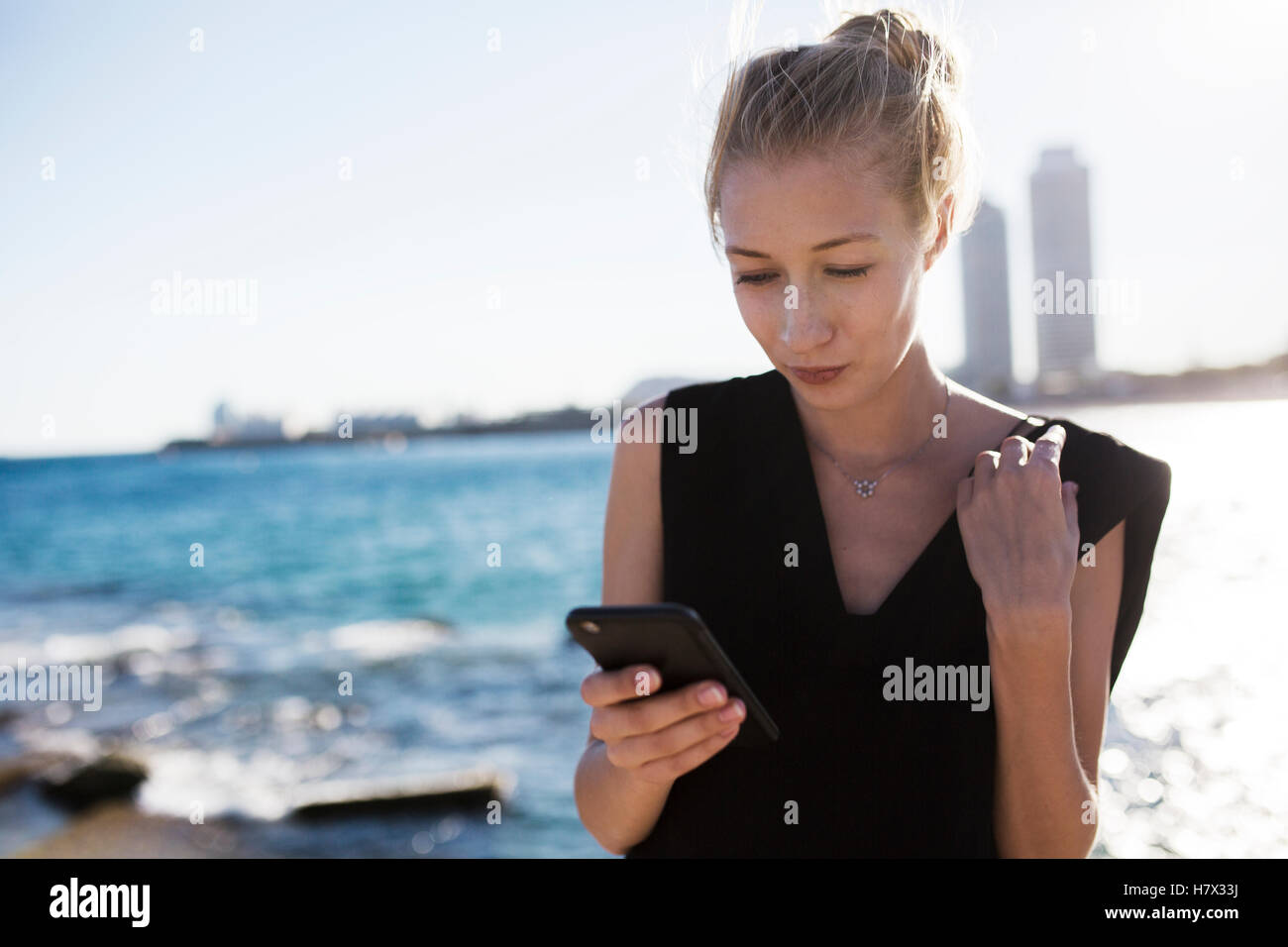 Beautiful blonde girl taking selfie hi-res stock photography and images ...
