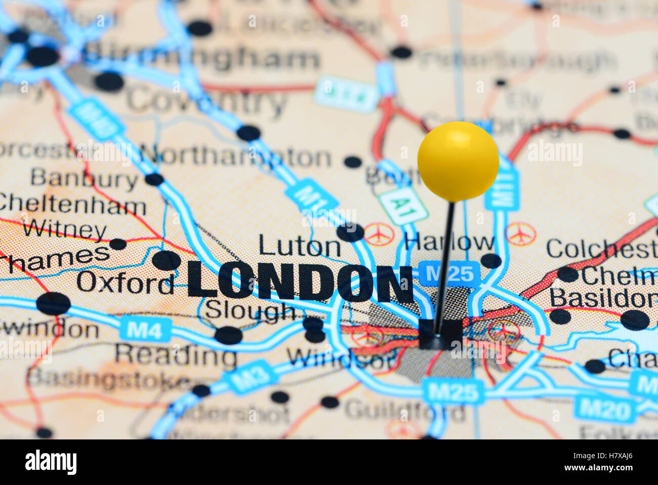 Destination london map push pin hi-res stock photography and images - Alamy