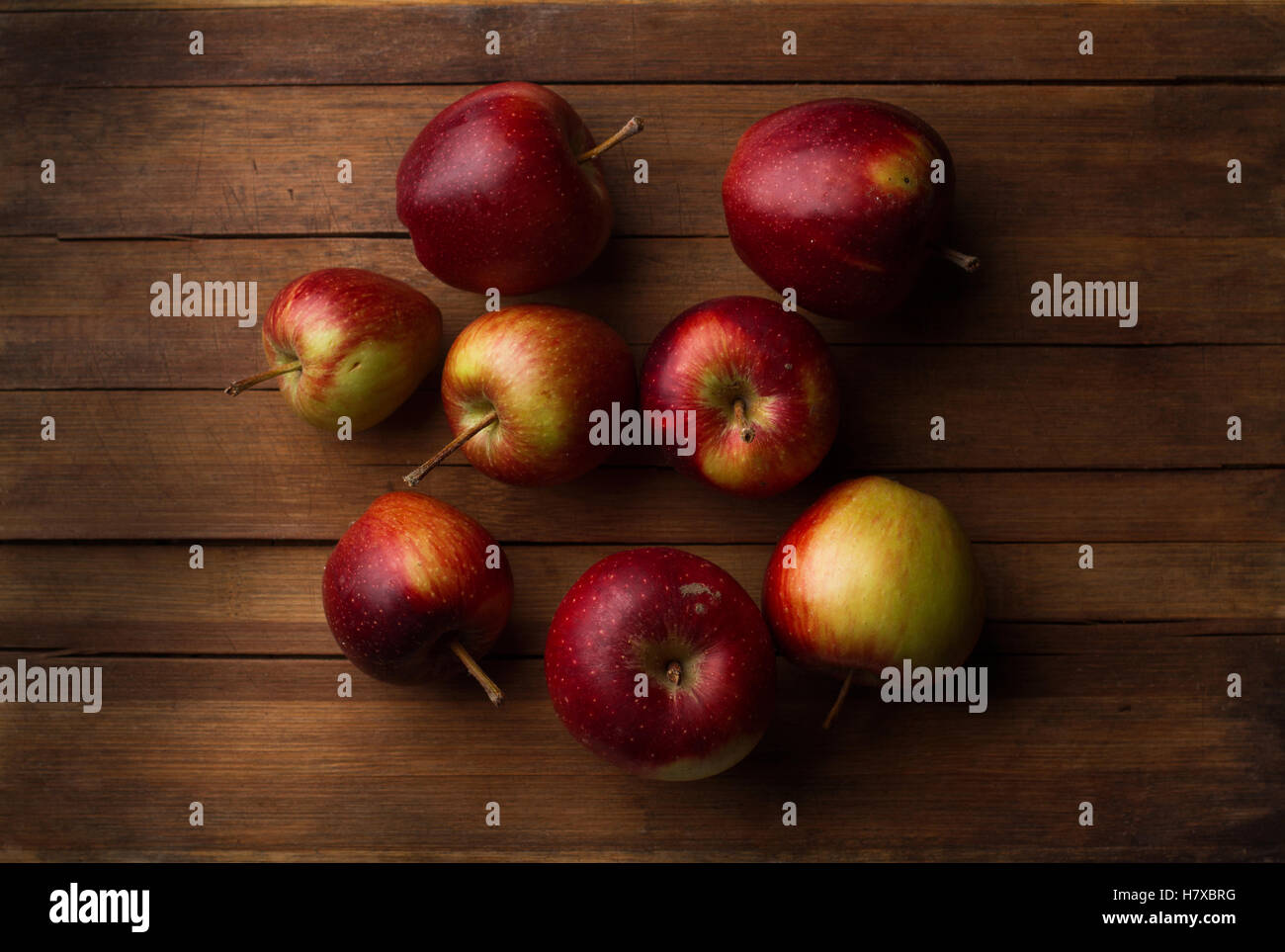 Red and green apples top view hi-res stock photography and images - Alamy