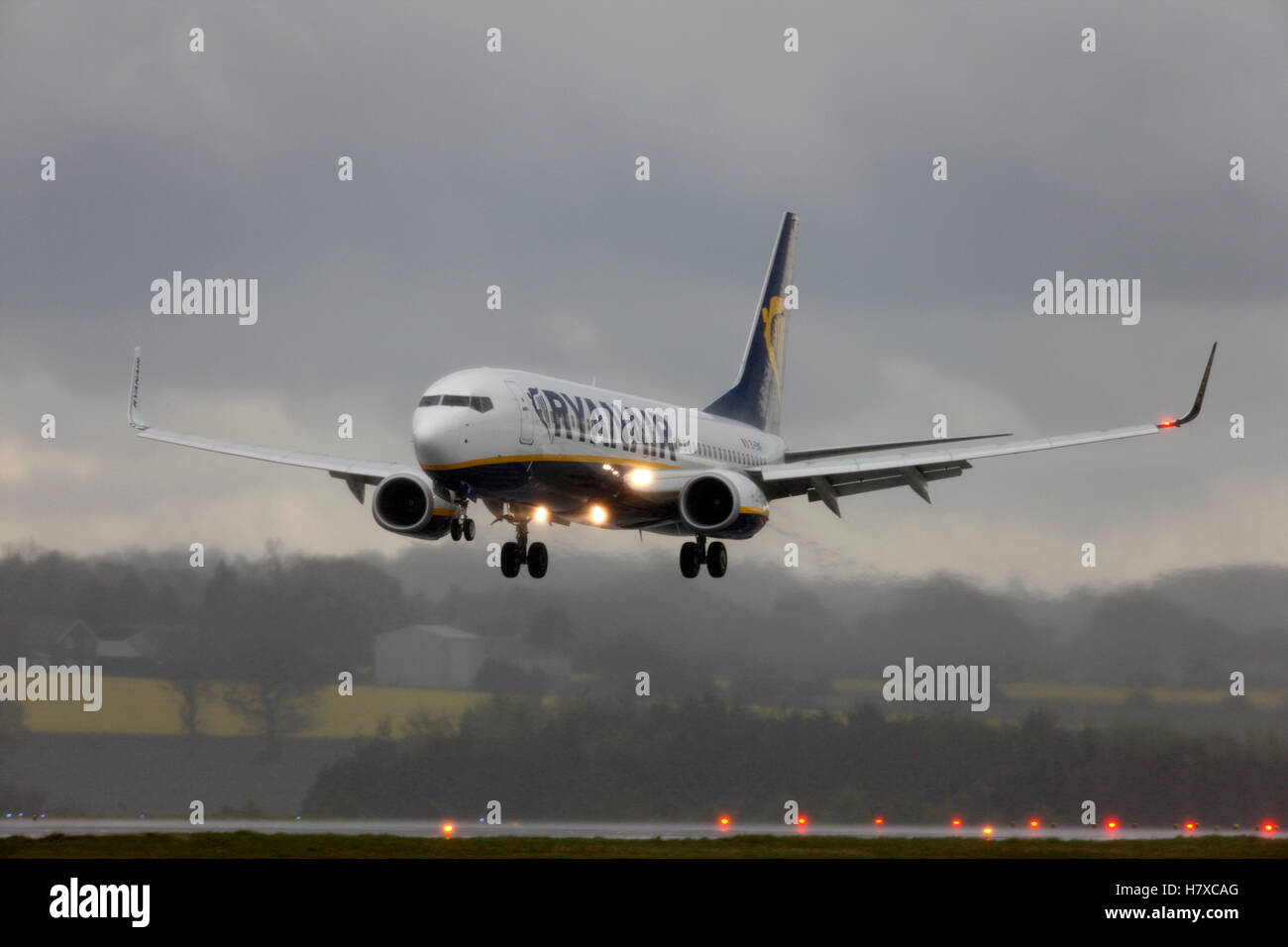 EI-ENF Ryanair Boeing 737-8AS(WL) cn 35034 Landing at Luton airport ...