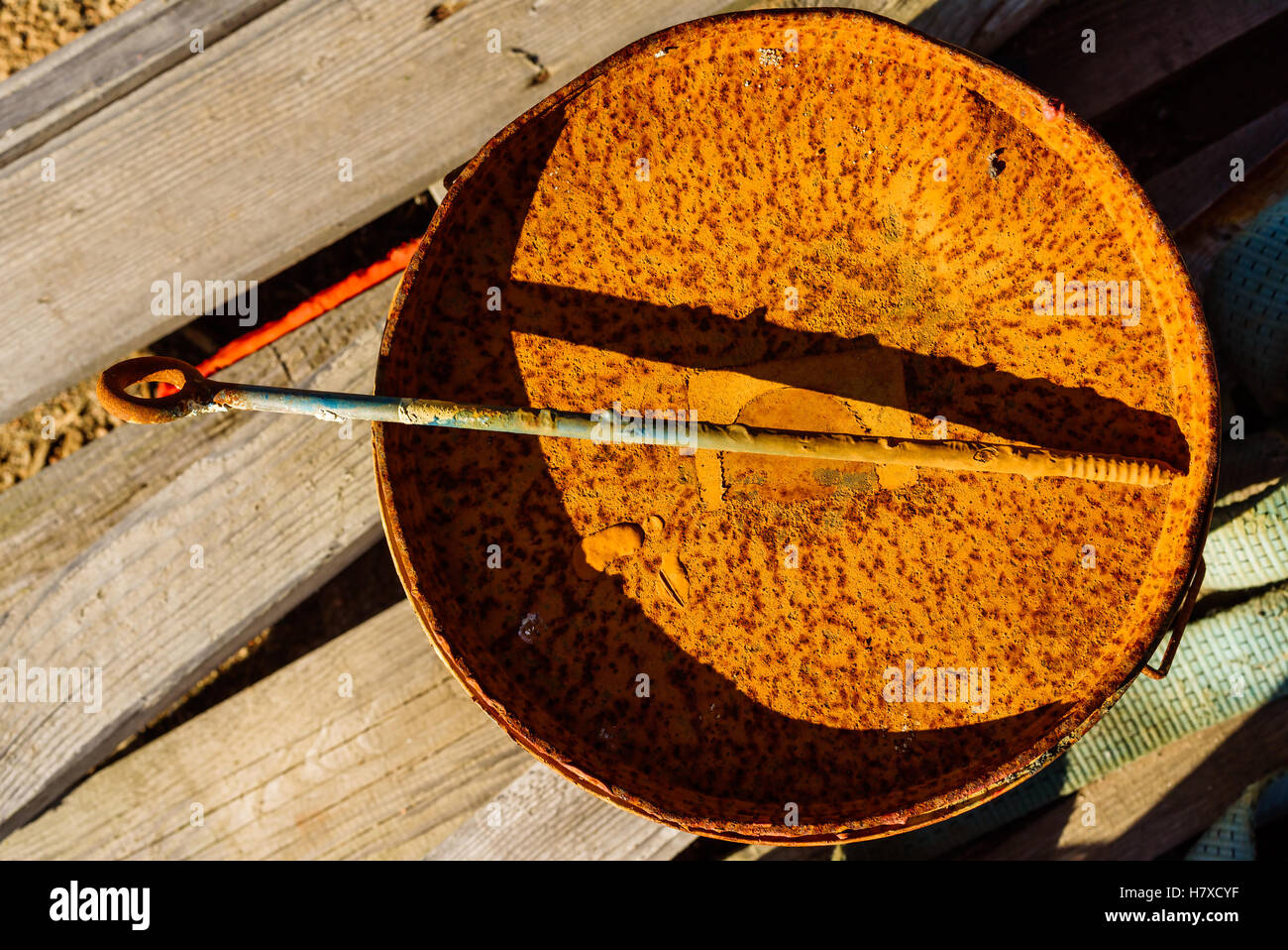 Paint bucket hi-res stock photography and images - Alamy