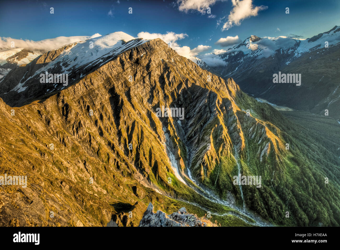 Cascade Saddle sunrise, Mount Aspiring on extreme right above ...