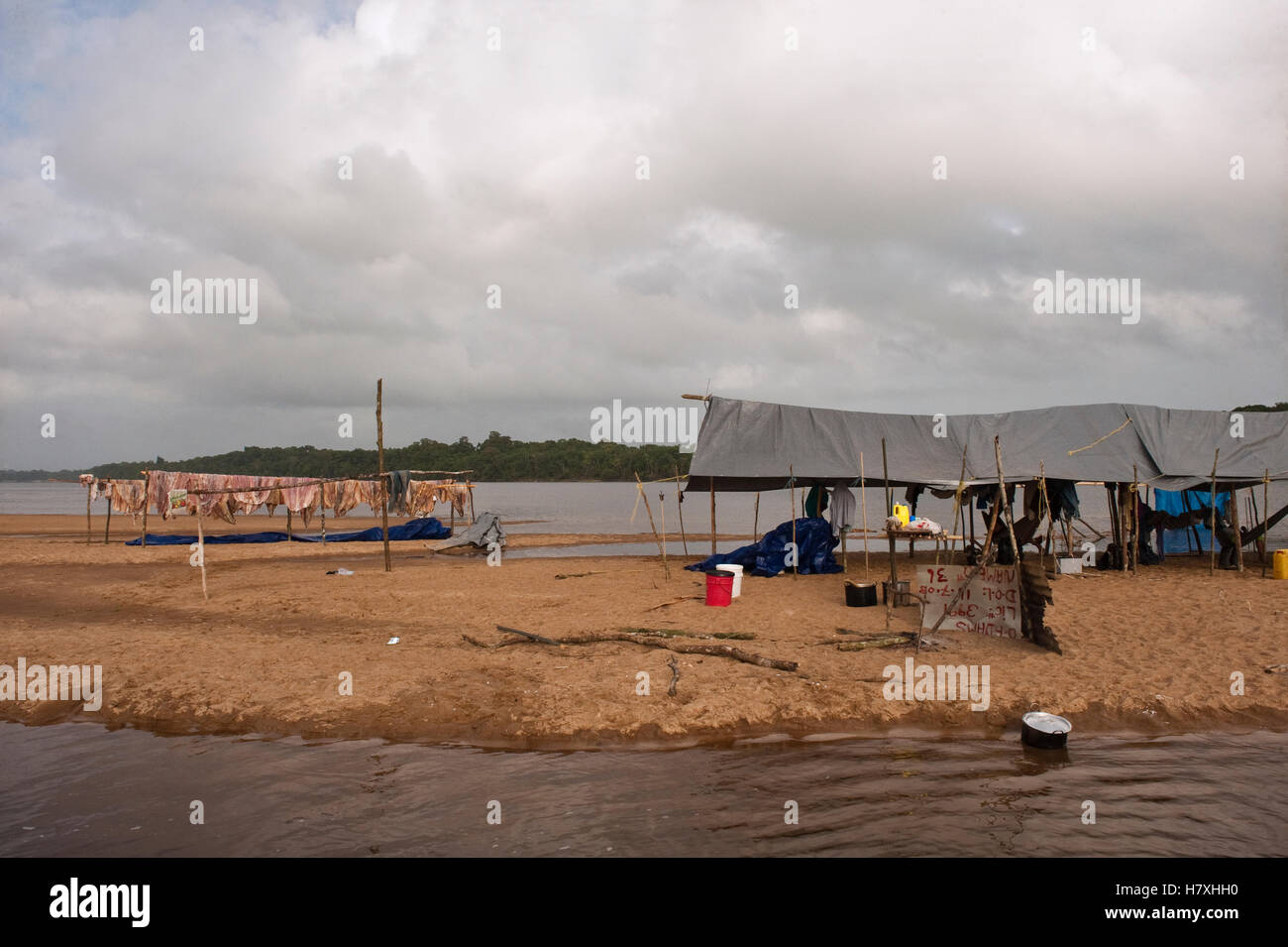 Essequibo River and temporary fishing camp, Rupununi, Guyana Stock ...