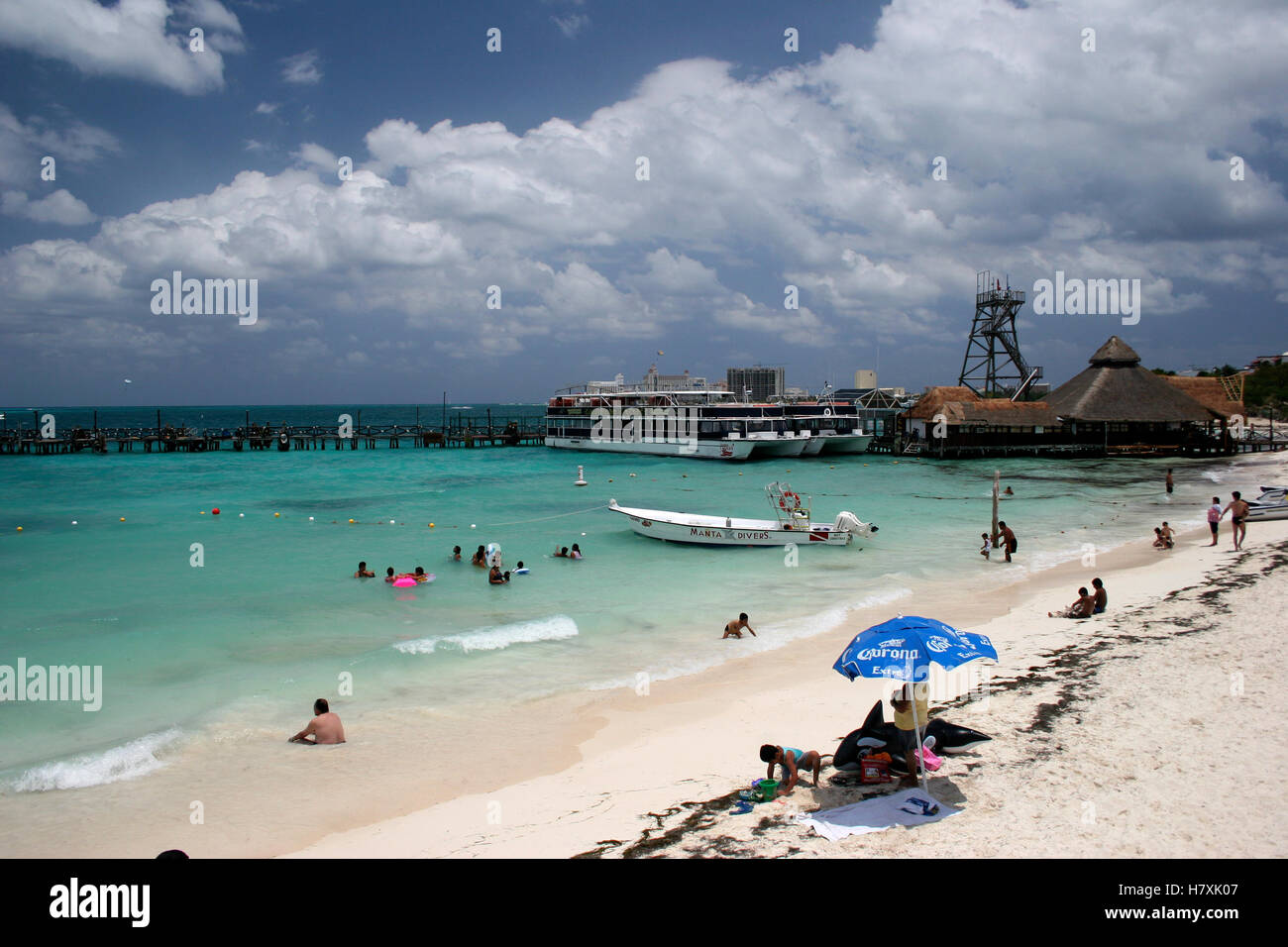 Beach palace resort cancun hi-res stock photography and images - Alamy