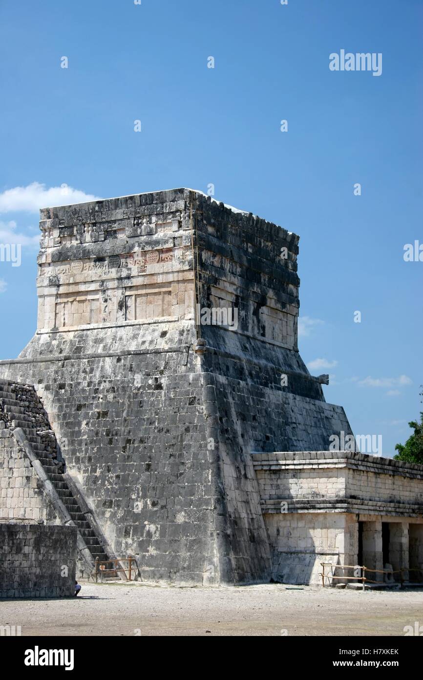 chichen itza temple in yucatan mexico Stock Photo - Alamy