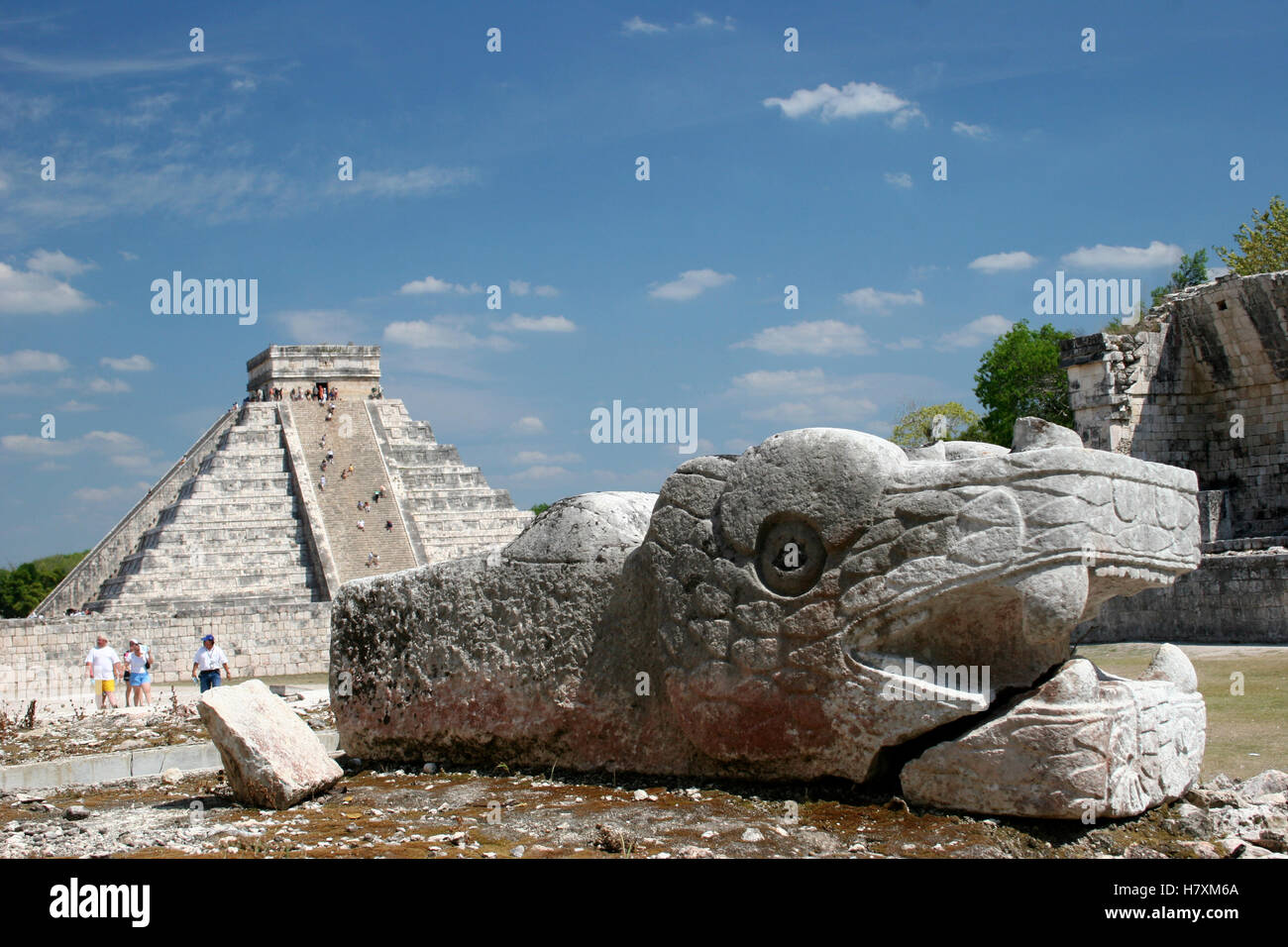 chichen itza pyramid Stock Photo - Alamy